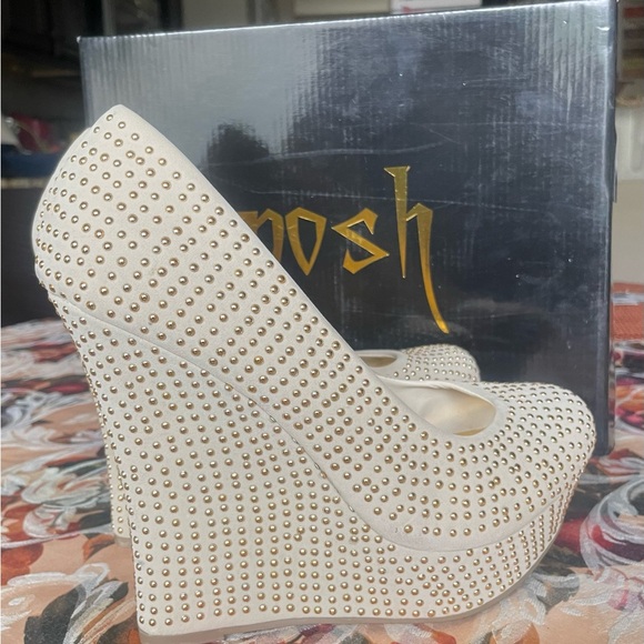 Posh | Shoes | Posh Brand 85 Off White Block Heel With Gold Dots Design ...